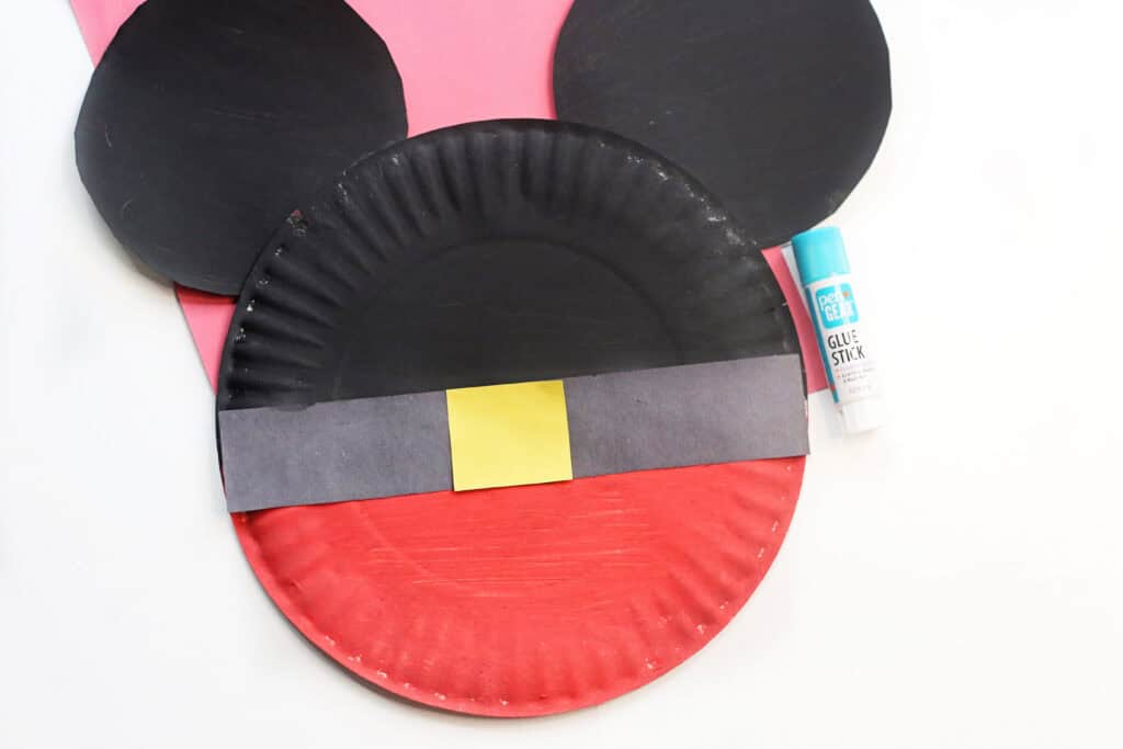 How to Make a Mickey Mouse Santa Paper Plate Craft: A Fun Holiday ...