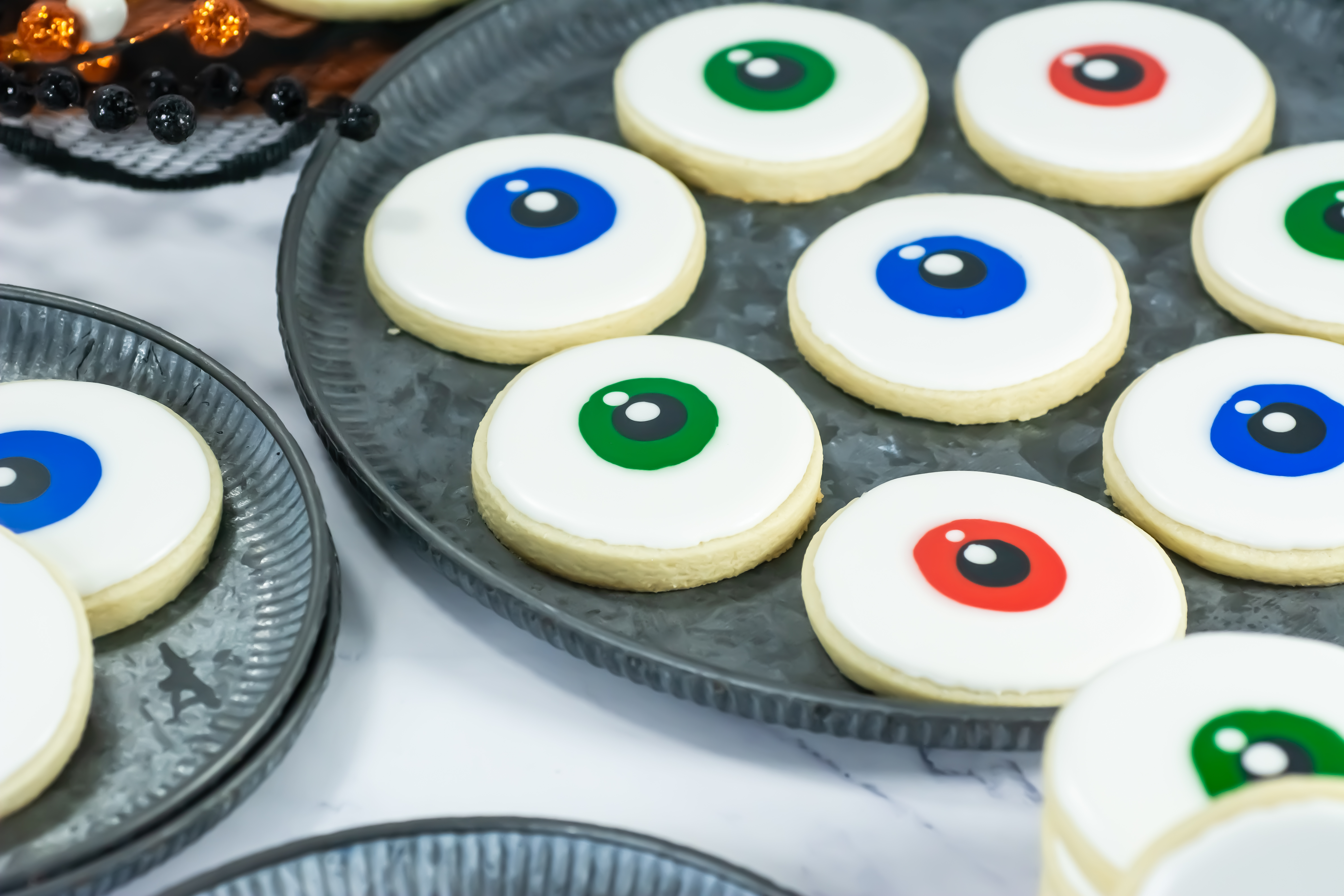 How To Make Spooky Eyeball Cookies: Decorated with Icing