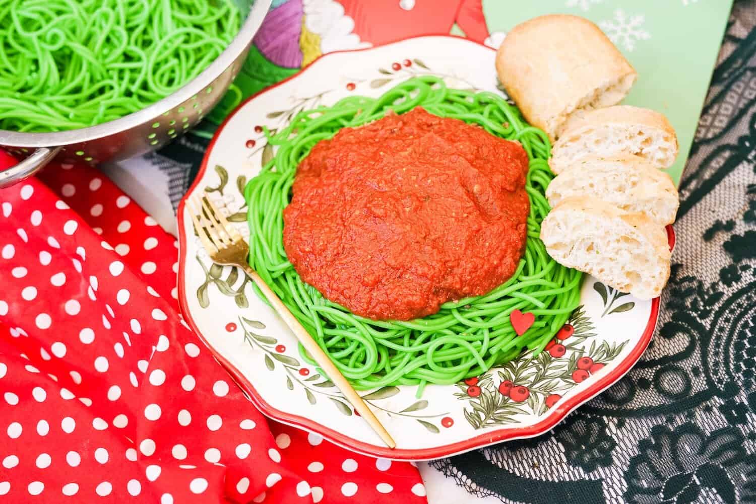 How to Make Grinch Spaghetti: An Easy Christmas Dinner - The Benson Street